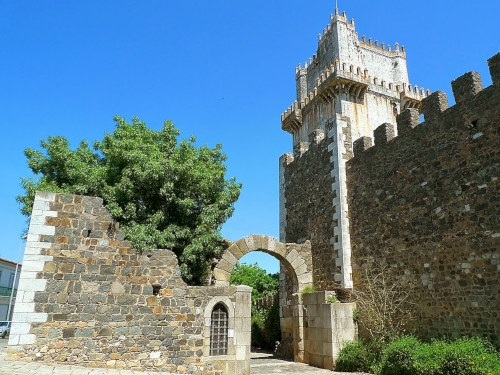 Beja Castle; characteristics and background